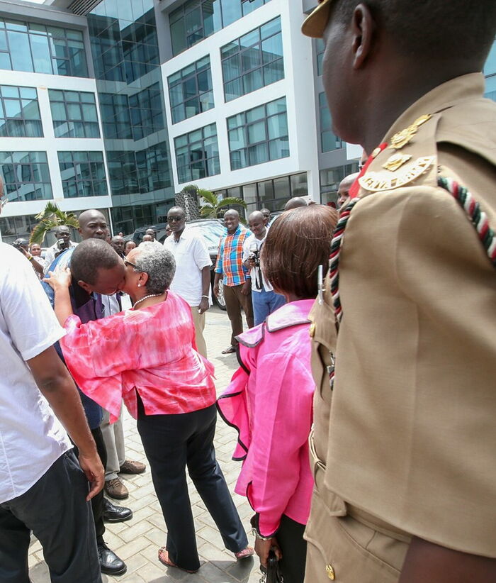 PHOTO: Uhuru and Margaret Kenyatta Kiss in Public - Kenyans.co.ke