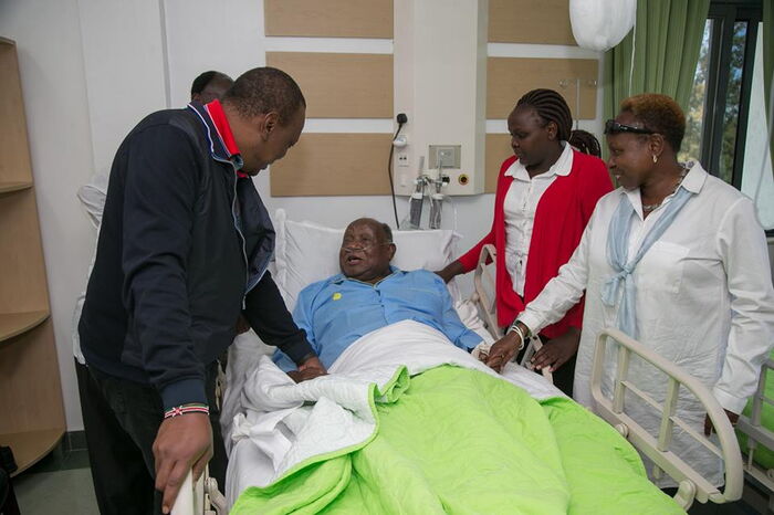 Uhuru Visits Kenneth Matiba in Hospital [PHOTOS] - Kenyans.co.ke