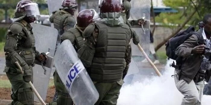 Police Officer Brutally Killed by Mob Justice - Kenyans.co.ke