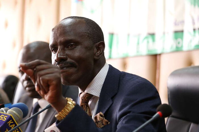 Police Rescue Sossion From Angry KNUT Members - Kenyans.co.ke