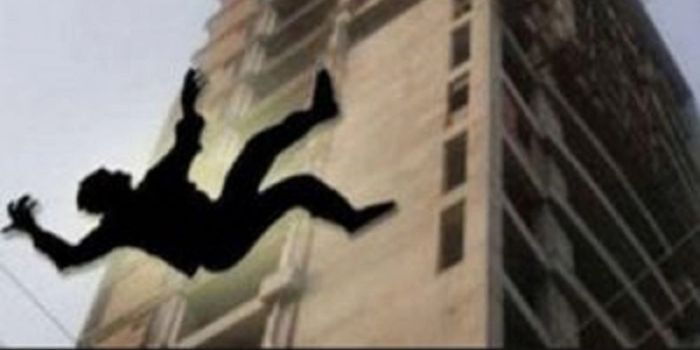 Man Captured Jumping From 5-Floor Building in Mombasa - Kenyans.co.ke