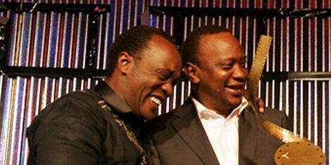 Jeff Koinange Leading Uhuru in Song During Night Out [VIDEO] - Kenyans.co.ke